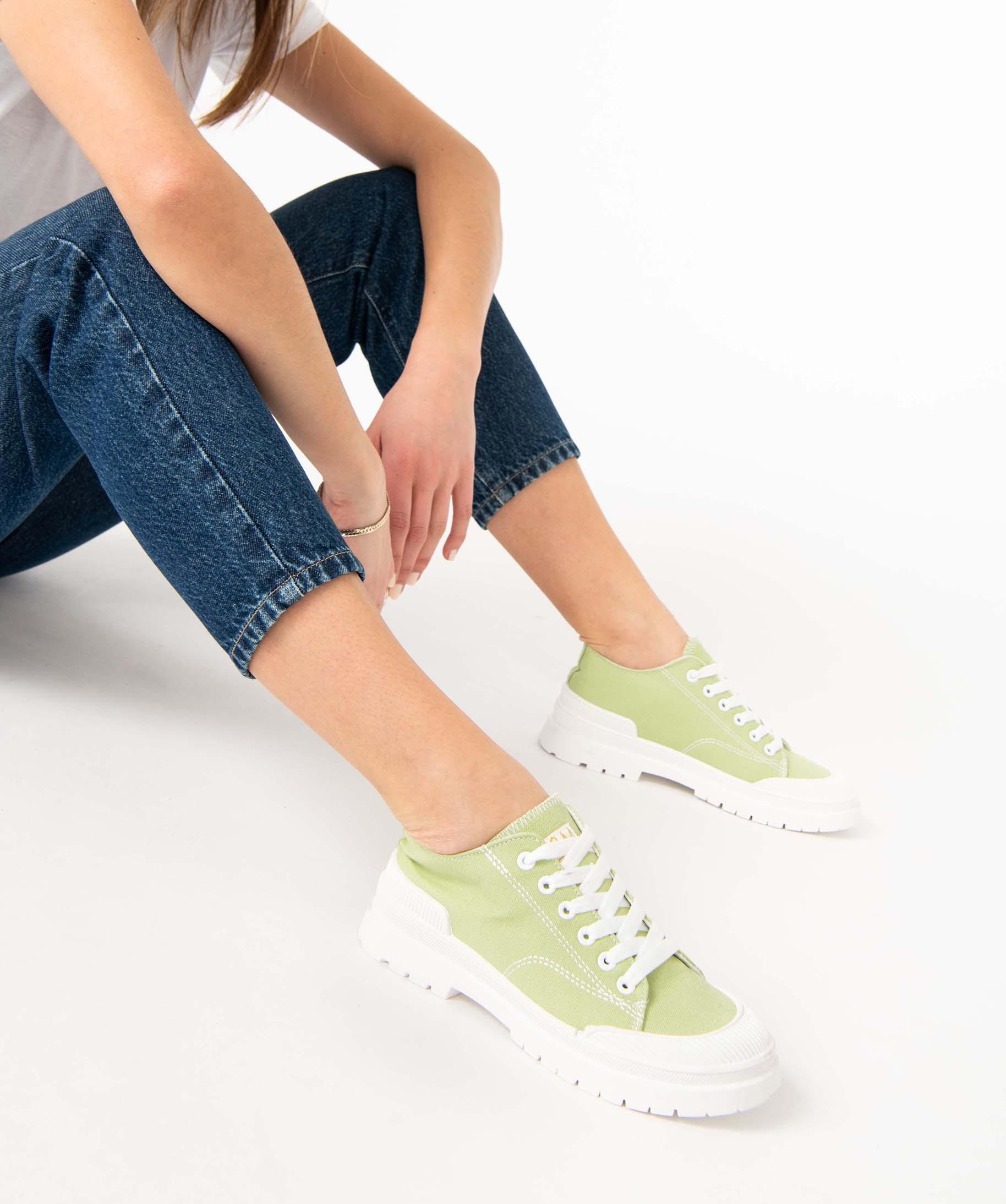 Baskets femme crantées en toile unie – Banana Moon vert | GEMO