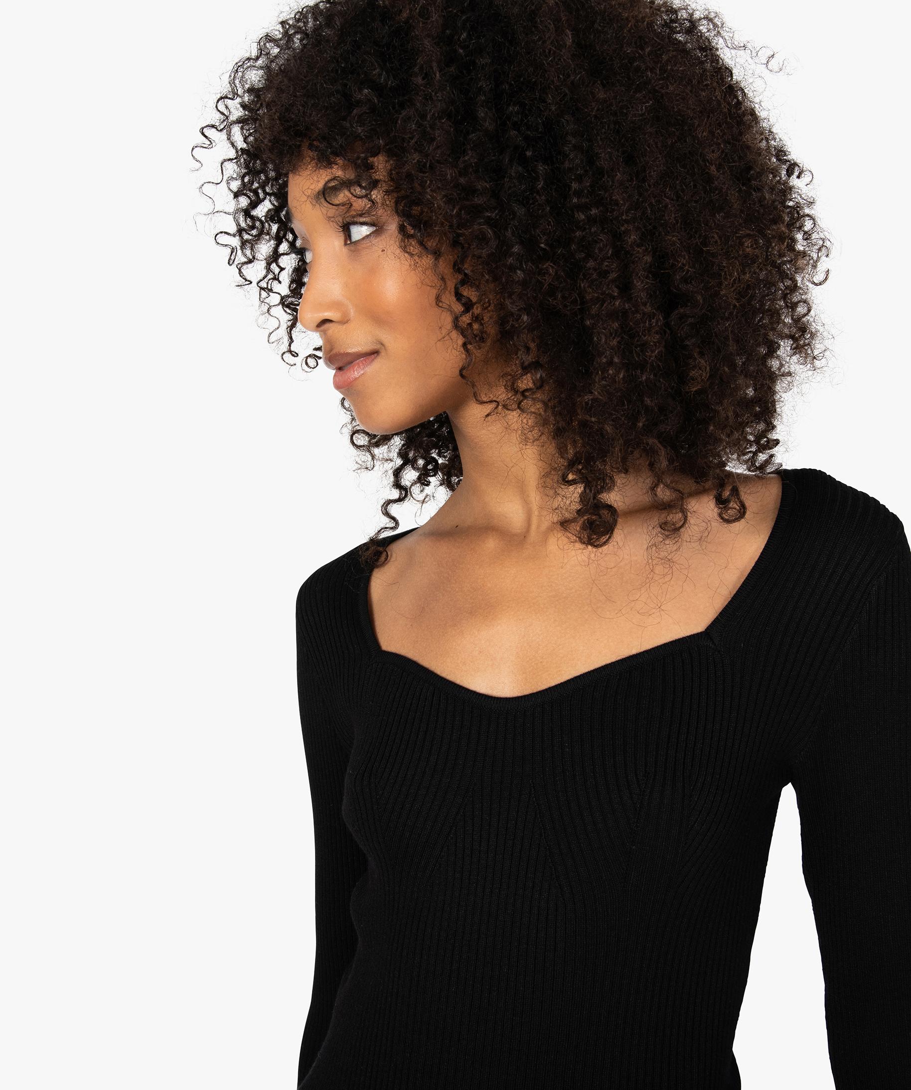 Pull femme en maille côtelée avec col carré noir | GEMO