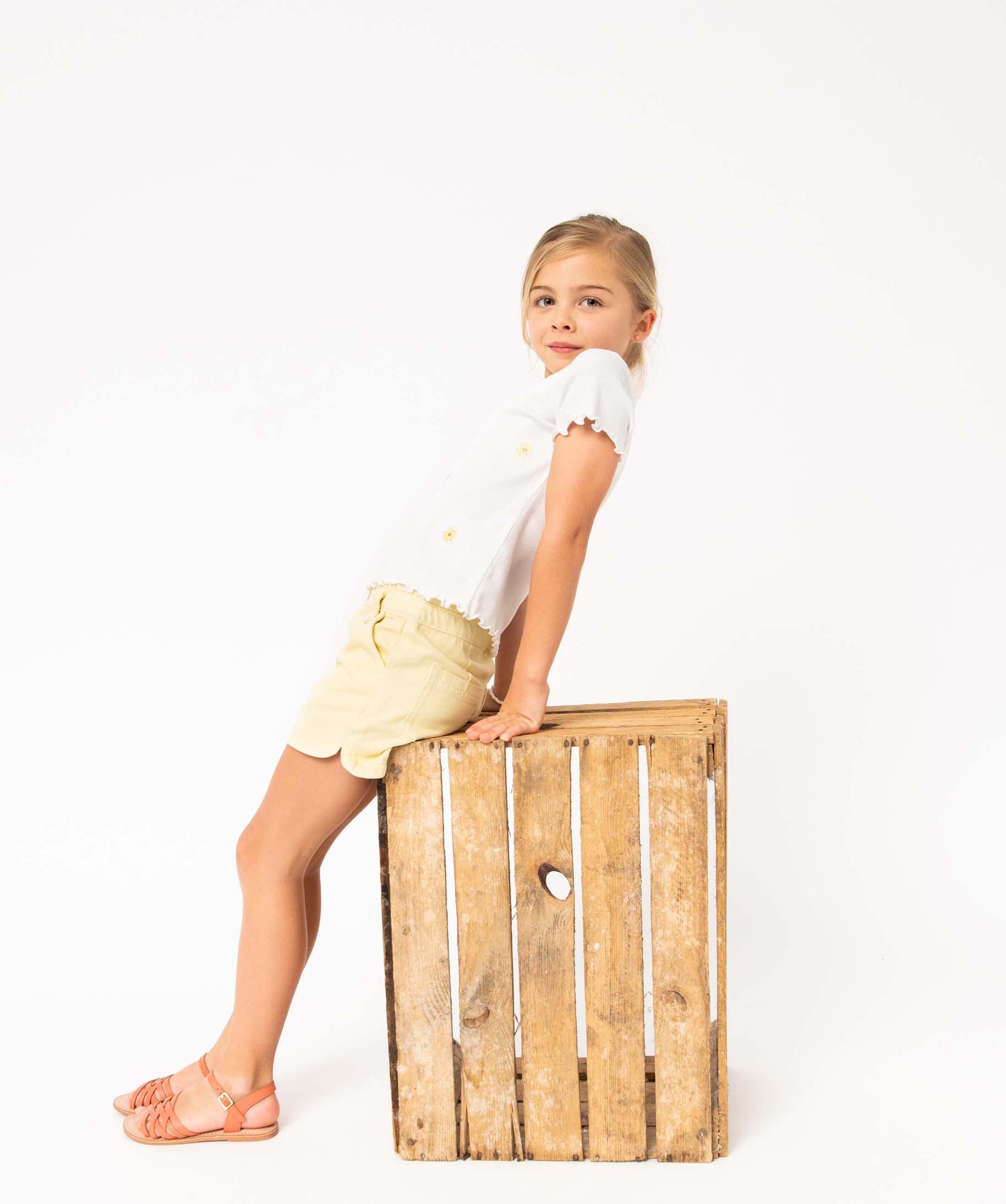 Short fille en toile denim avec bas arrondi jaune | GEMO