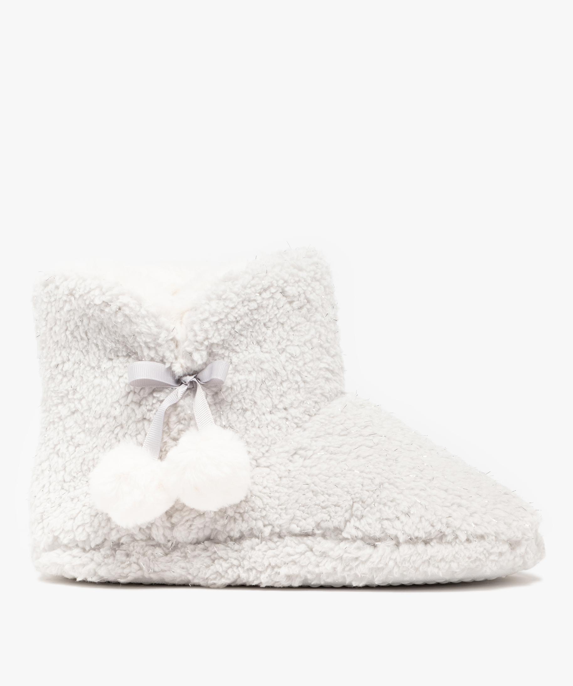 Chaussons femme boots en sherpa à pompons détails scintill... gris | GEMO