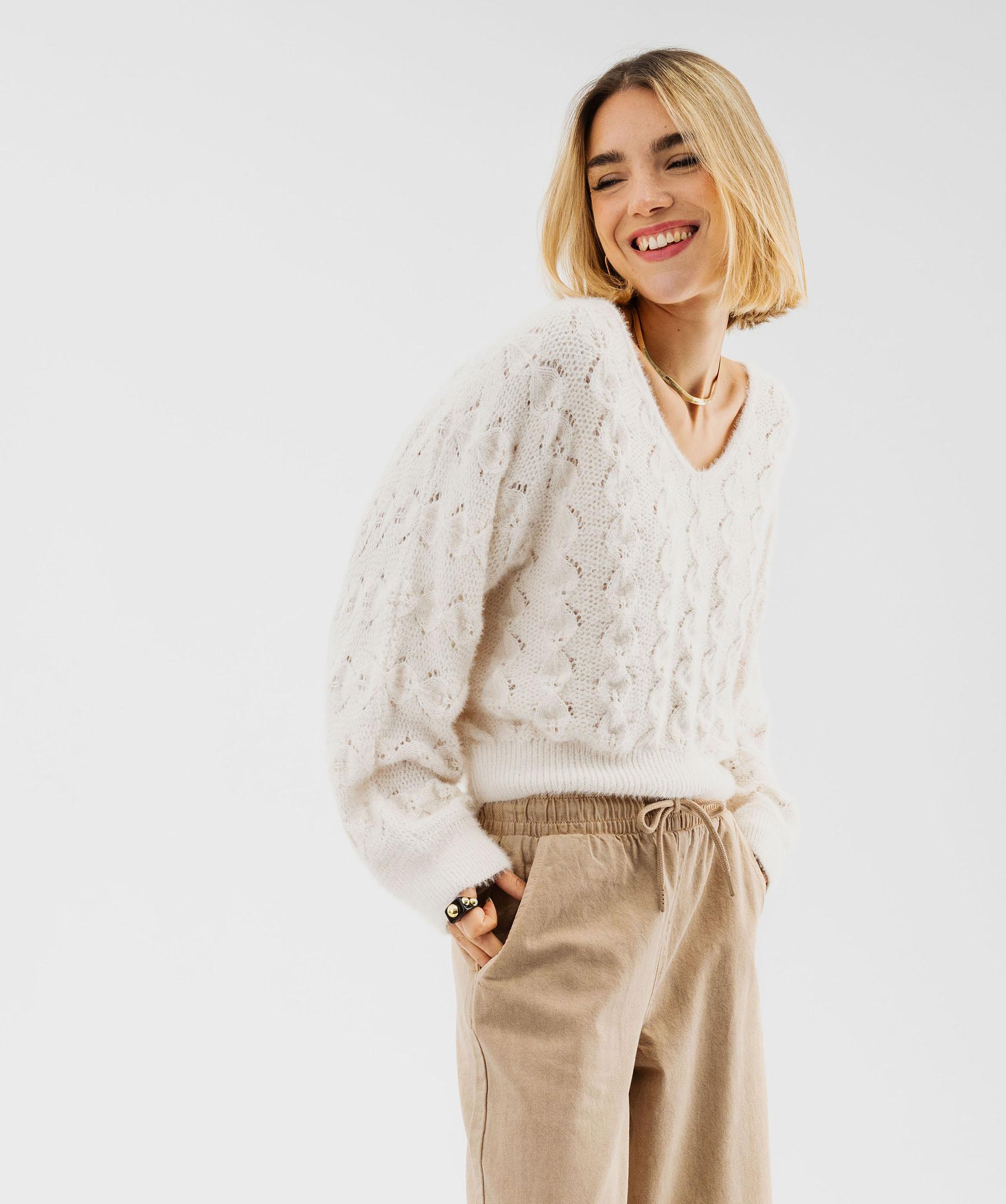 Pull loose col V en maille ajourée femme ecru | GEMO