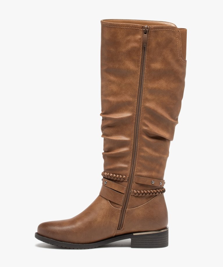 Bottes femme unies à talon plat à liseré et brides fantaisie marron ...