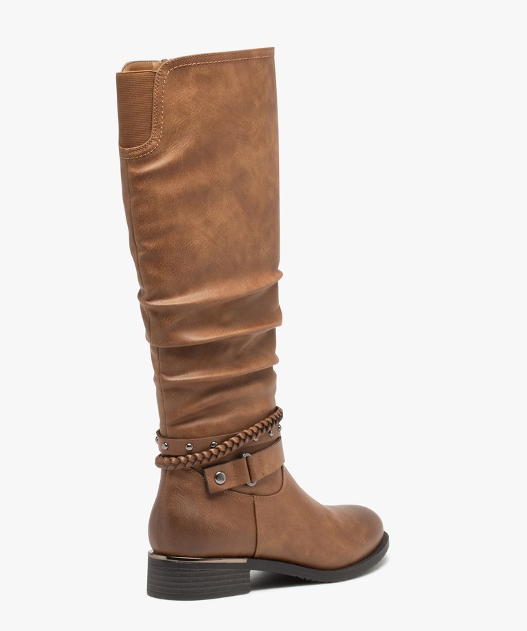 Bottes femme unies à talon plat à liseré et brides fantaisie marron ...